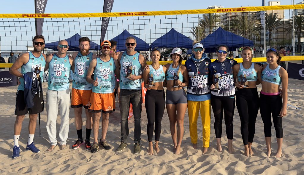 17 DEPORTISTAS DEL CLUB VOLEY PLAYA PONIENTE BENIDORM DISPUTAN LA 1ª ...