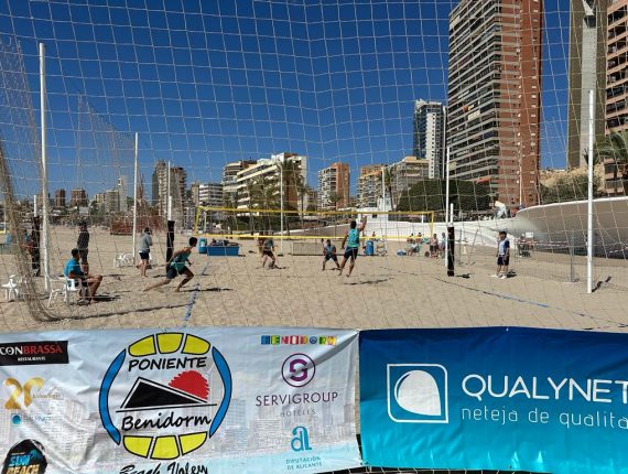 Directiva del Club Voley Playa Poniente Benidorm fortalece su lazos con su patrocinador Qualynet