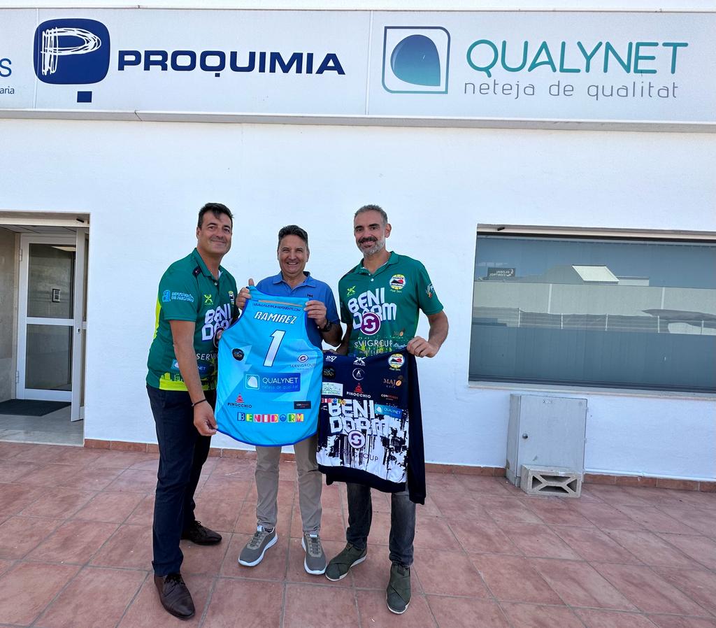 Directiva del Club Voley Playa Poniente Benidorm fortalece su lazos con su patrocinador Qualynet